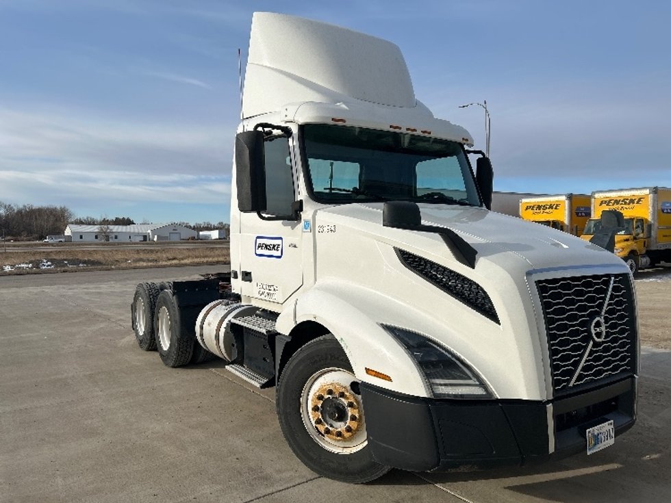 Used Volvo Day Cab Trucks for Sale - Penske Used Trucks