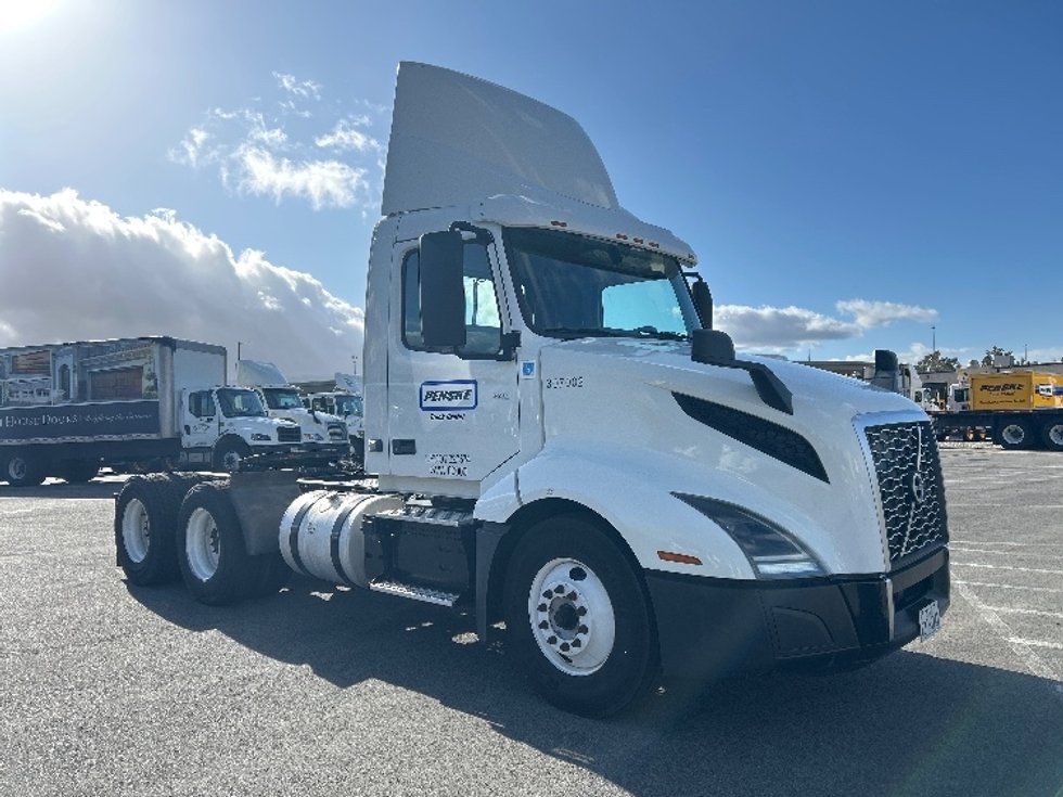 Used Volvo Day Cab Trucks for Sale - Penske Used Trucks