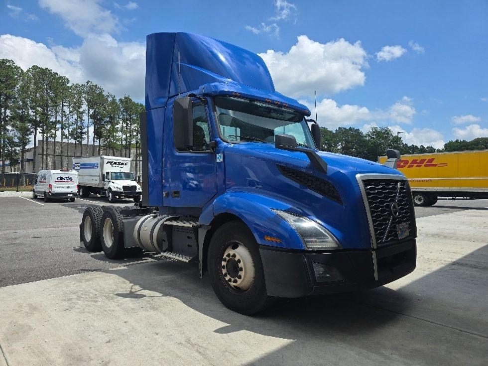 2019 Volvo VNL64T300 Day Cab Tractor