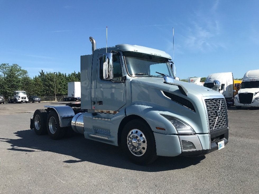 Used Volvo Day Cab Trucks for Sale - Penske Used Trucks
