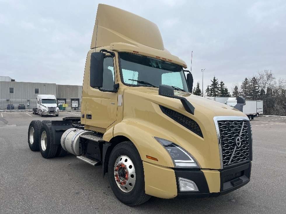 Used Volvo Day Cab Trucks for Sale - Penske Used Trucks