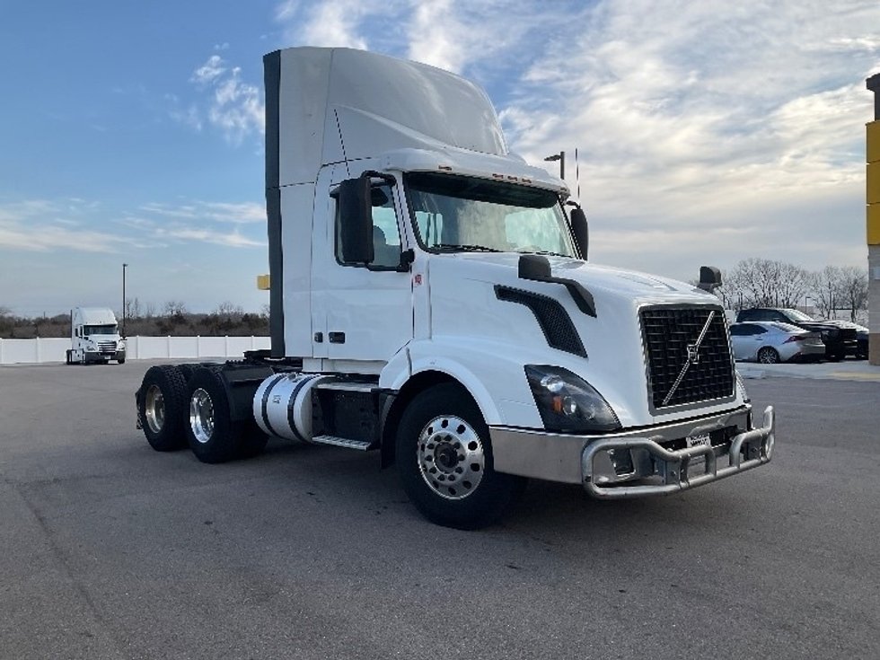 Used Volvo Day Cab Trucks for Sale - Penske Used Trucks
