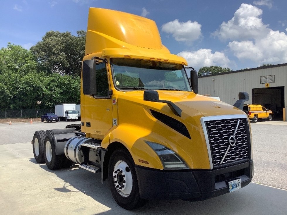 Used Volvo Day Cab Trucks for Sale - Penske Used Trucks