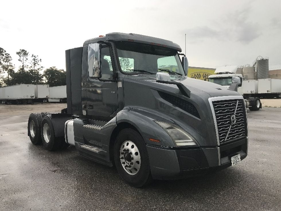 2019 Volvo VNL64T300 Day Cab Tractor