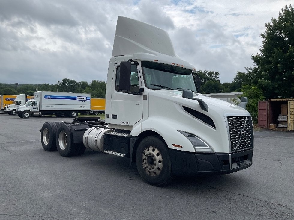 Used Day Cab Trucks for Sale in PA - Penske Used Trucks