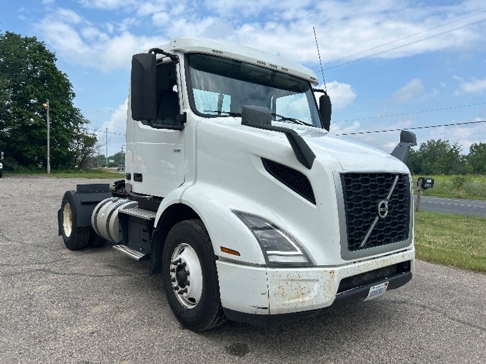 Used Volvo Day Cab Trucks for Sale - Penske Used Trucks