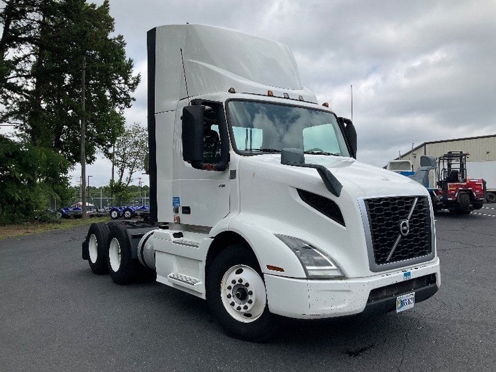 Used Volvo Day Cab Trucks for Sale - Penske Used Trucks