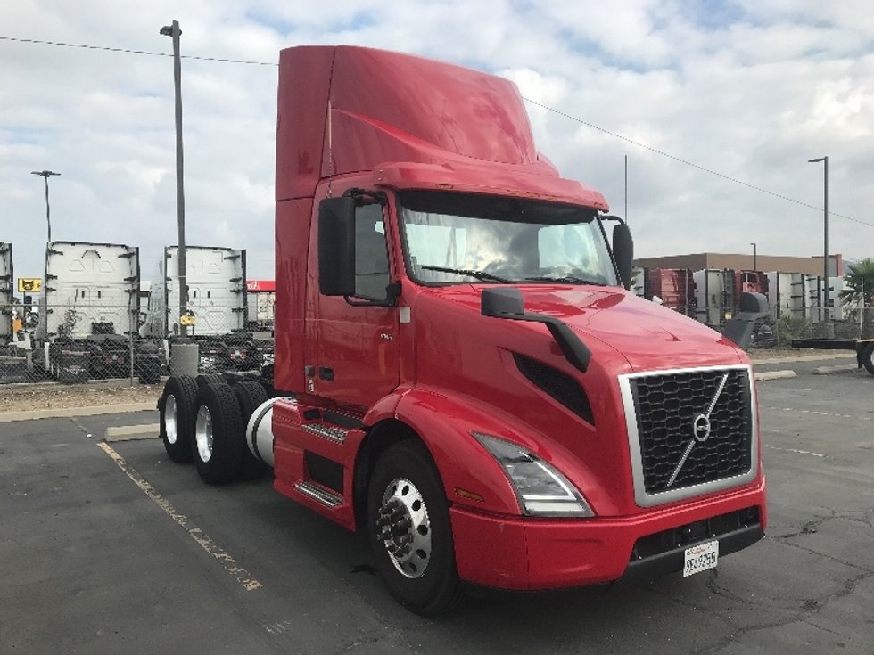 Used Volvo Day Cab Trucks for Sale - Penske Used Trucks