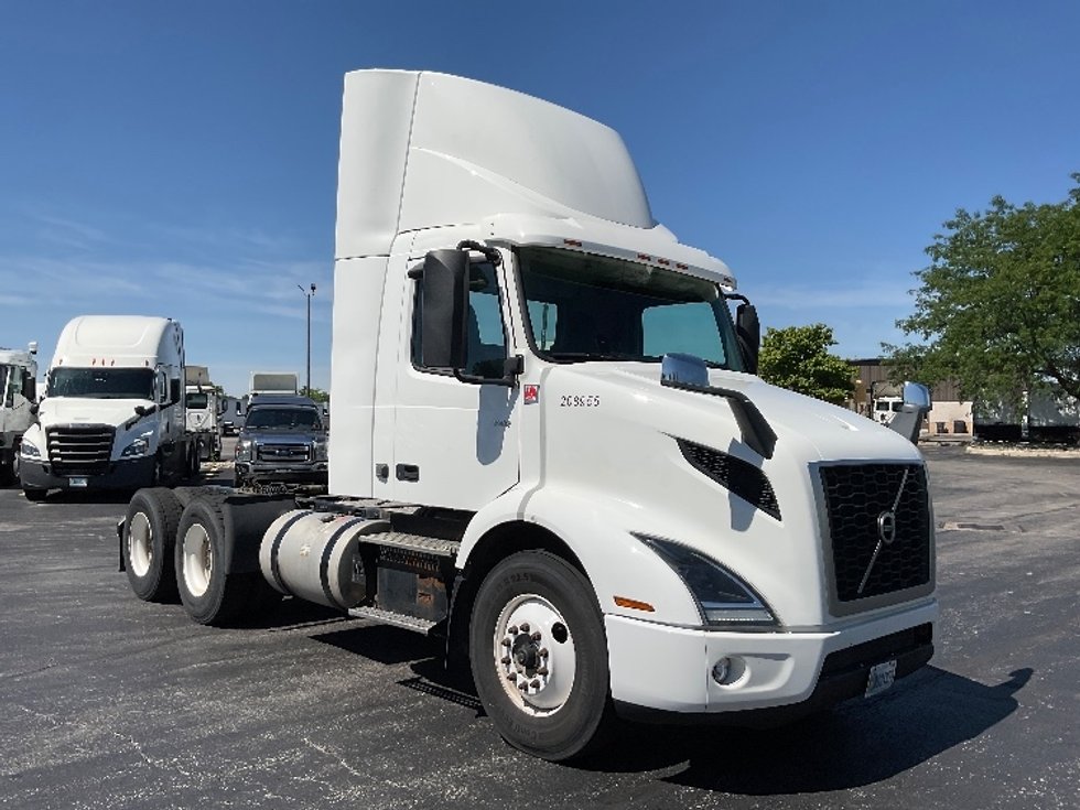 Used Volvo Day Cab Trucks for Sale - Penske Used Trucks