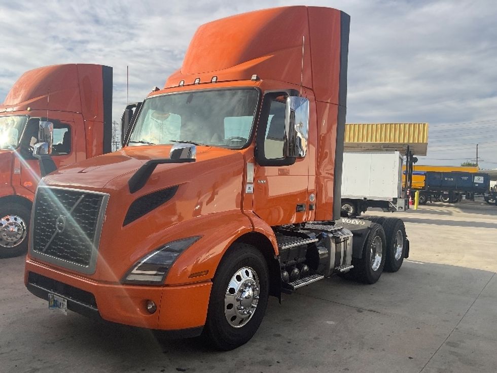 2019 Volvo VNR64300 Day Cab Tractor