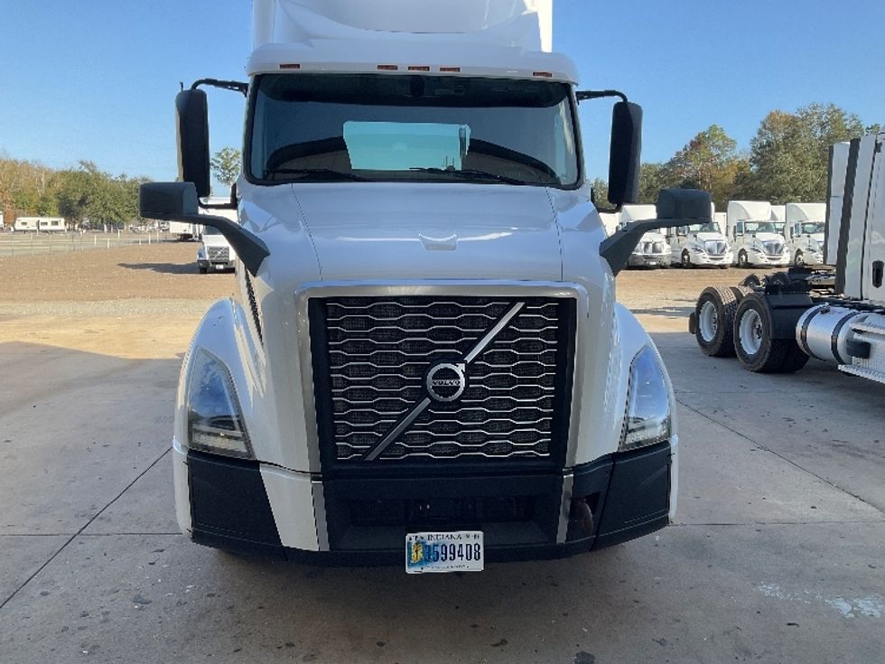 2020 Volvo VNL64T300 Day Cab Tractor