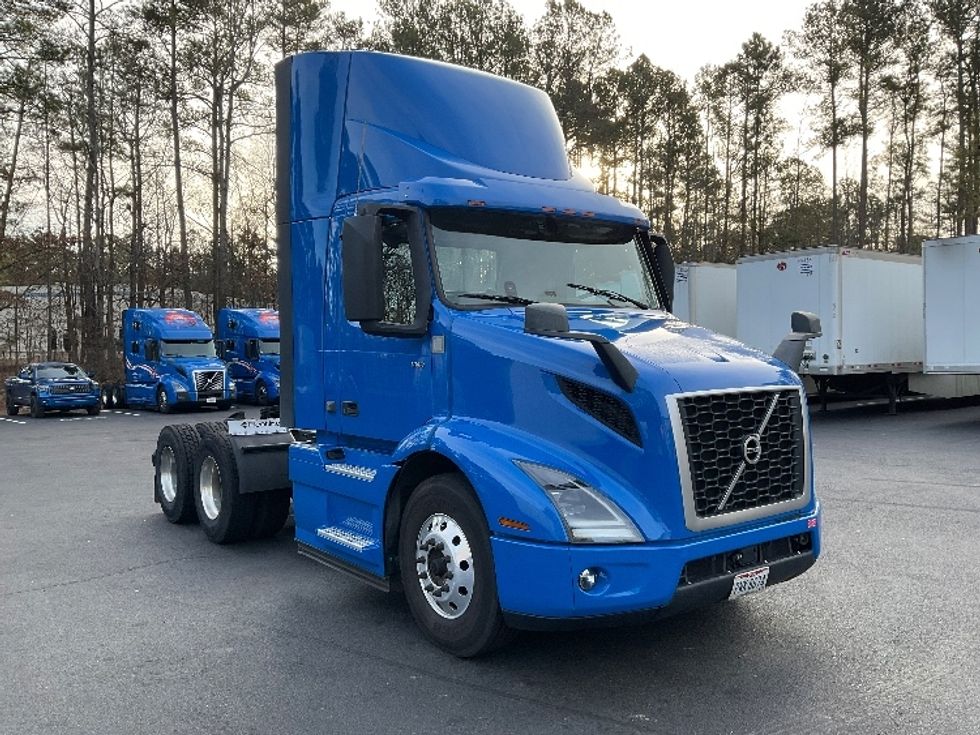 2020 Volvo VNR64300 Day Cab Tractor