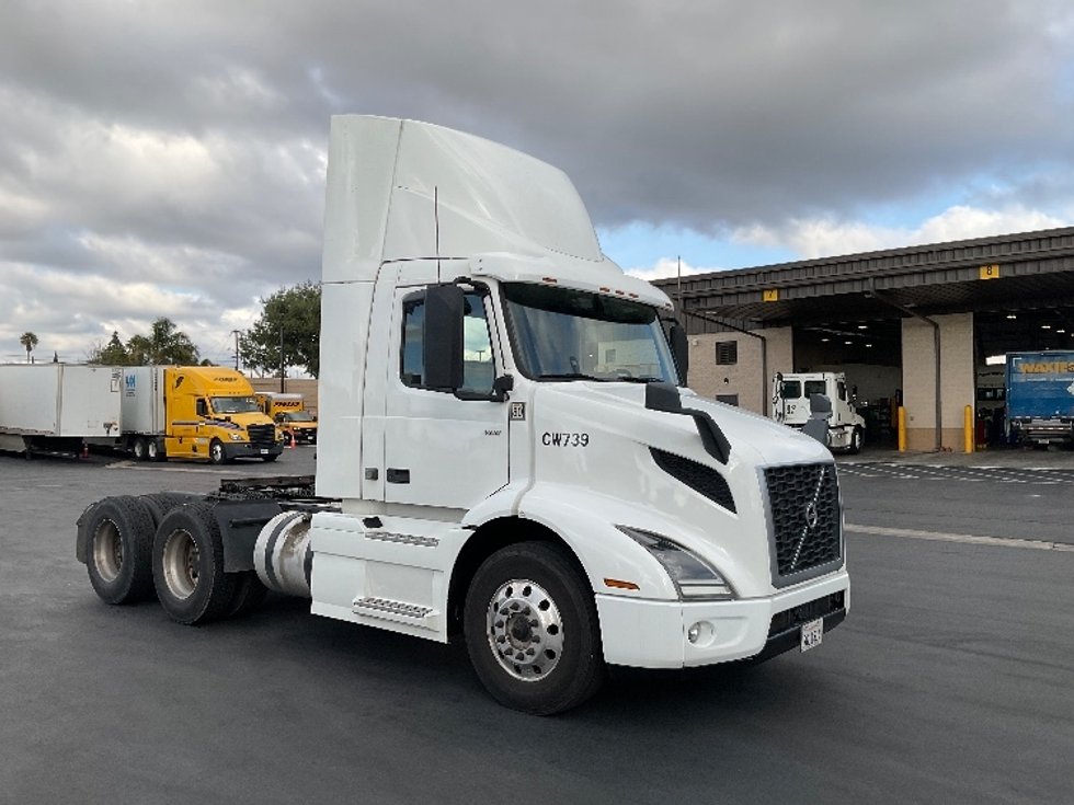 Used Volvo Day Cab Trucks for Sale - Penske Used Trucks