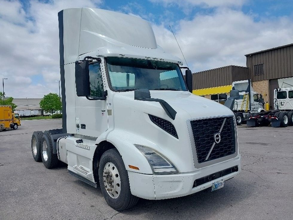 2020 Volvo VNR64300 Day Cab Tractor