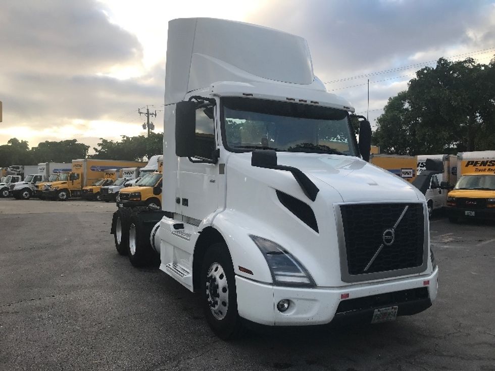 2020 Volvo VNR64300 Day Cab Tractor