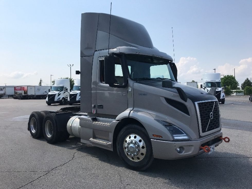 2020 Volvo VNR64300 Day Cab Tractor