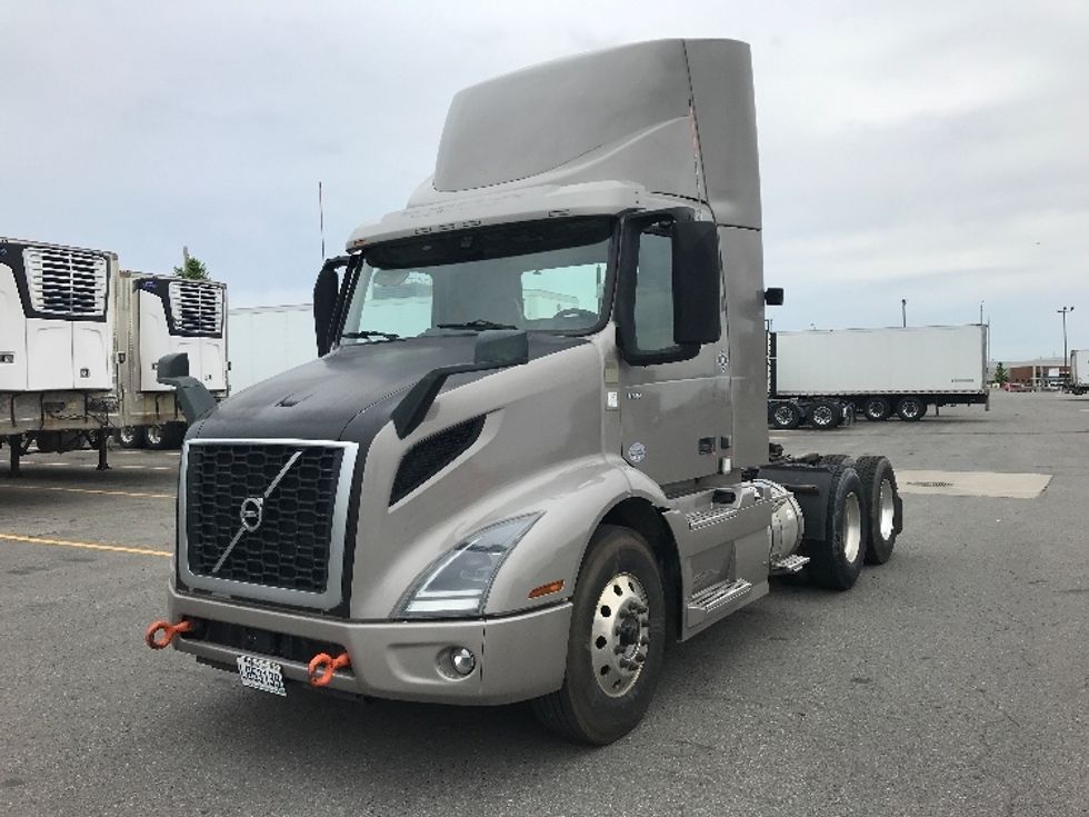 2020 Volvo VNR64300 Day Cab Tractor