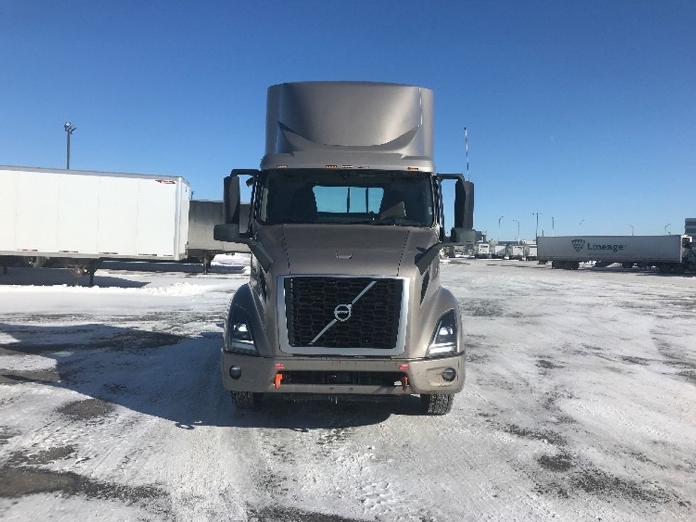 2020 Volvo VNR64300 Day Cab Tractor