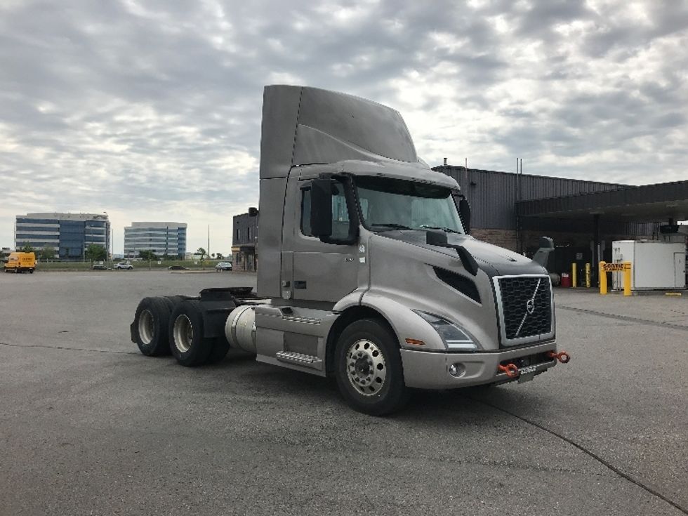 2020 Volvo VNR64300 Day Cab Tractor