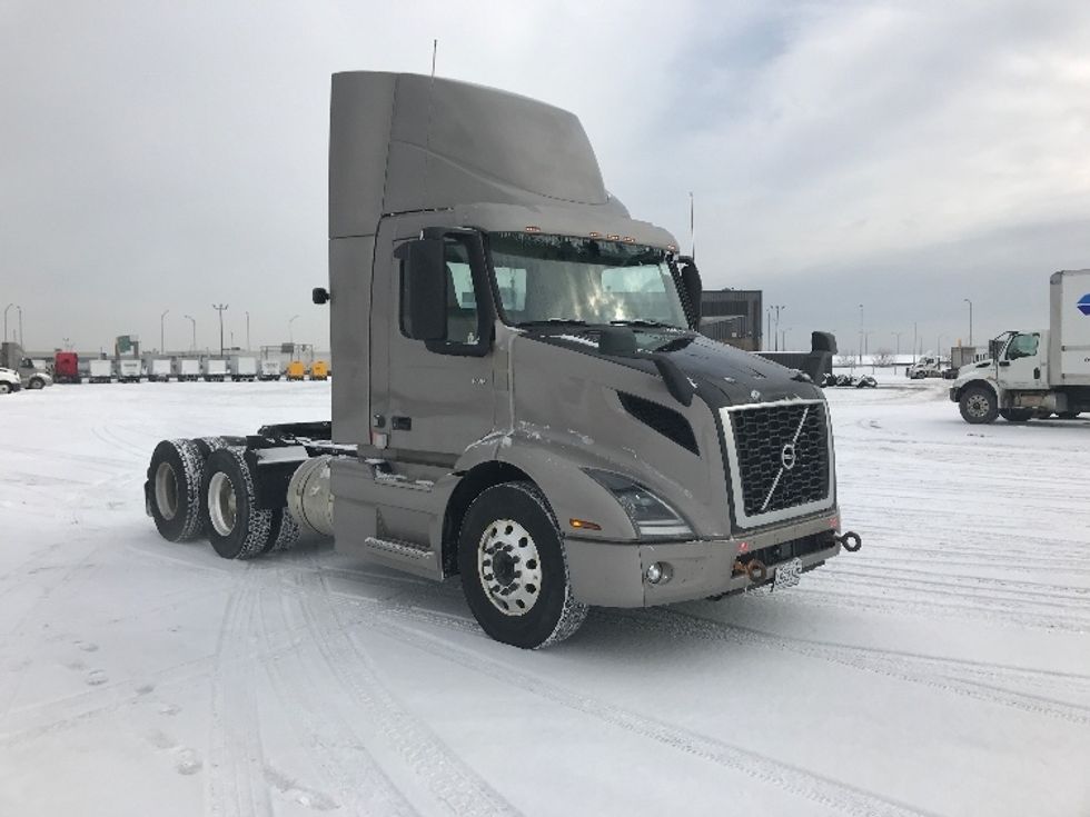 2020 Volvo VNR64300 Day Cab Tractor