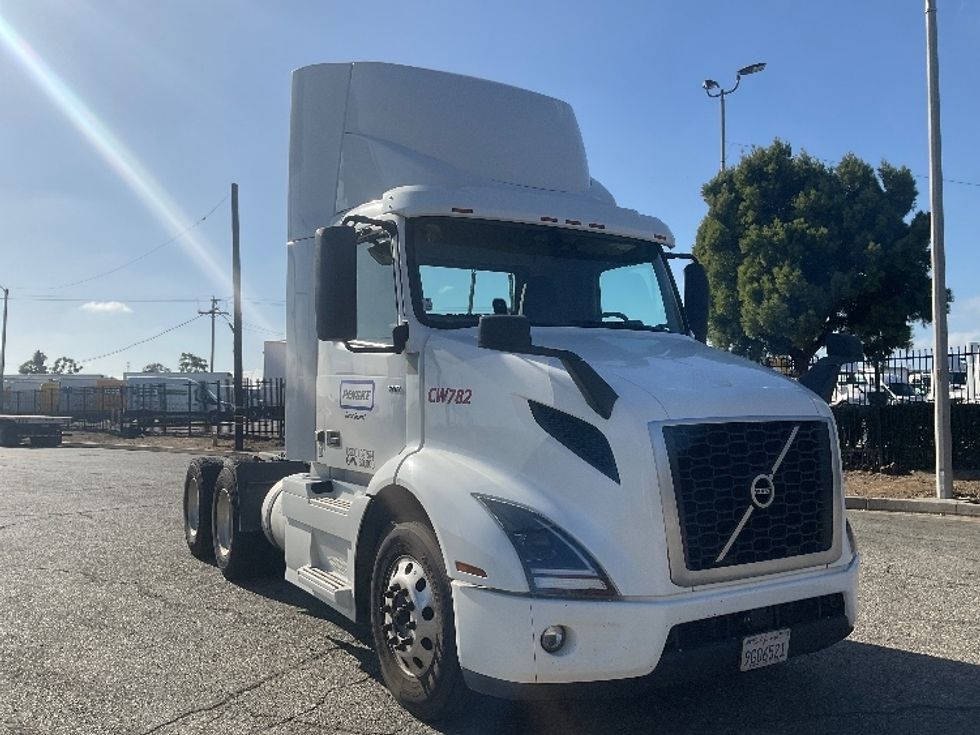 2020 Volvo VNR64300 Day Cab Tractor