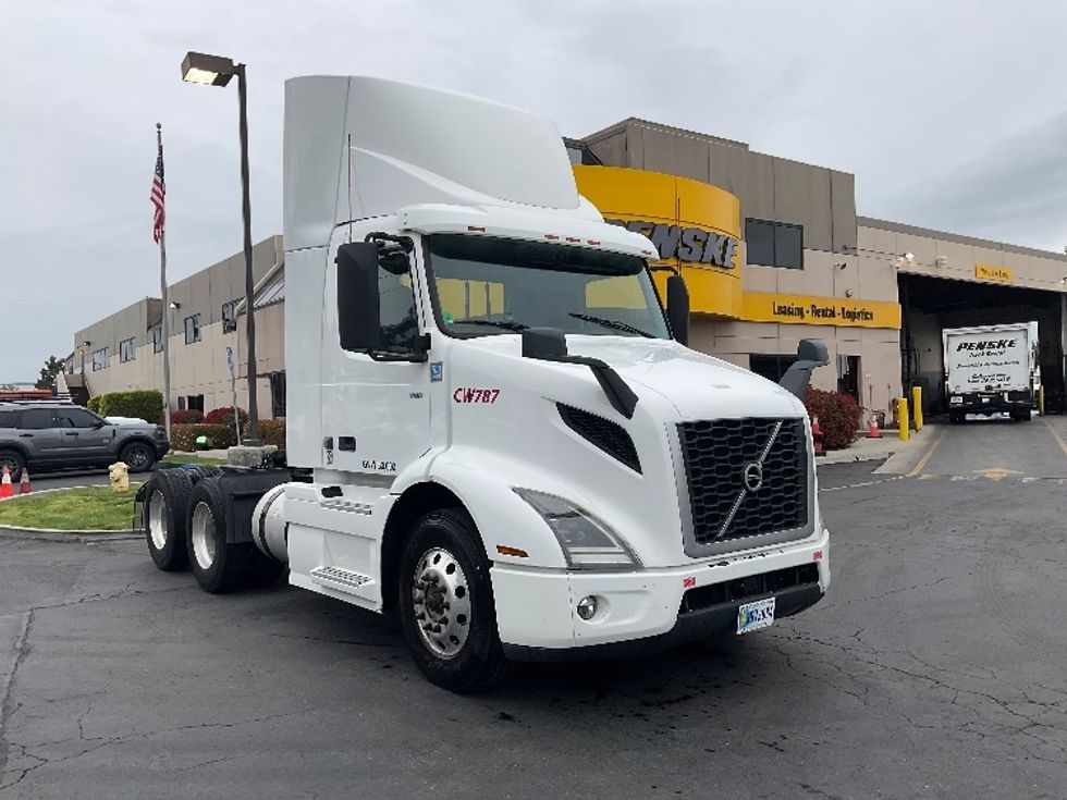 2020 Volvo VNR64300 Day Cab Tractor