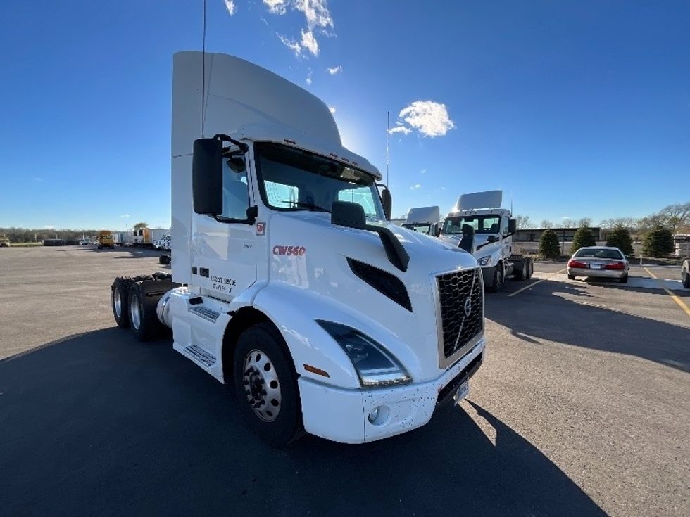 2021 Volvo VNR64300 Day Cab Tractor