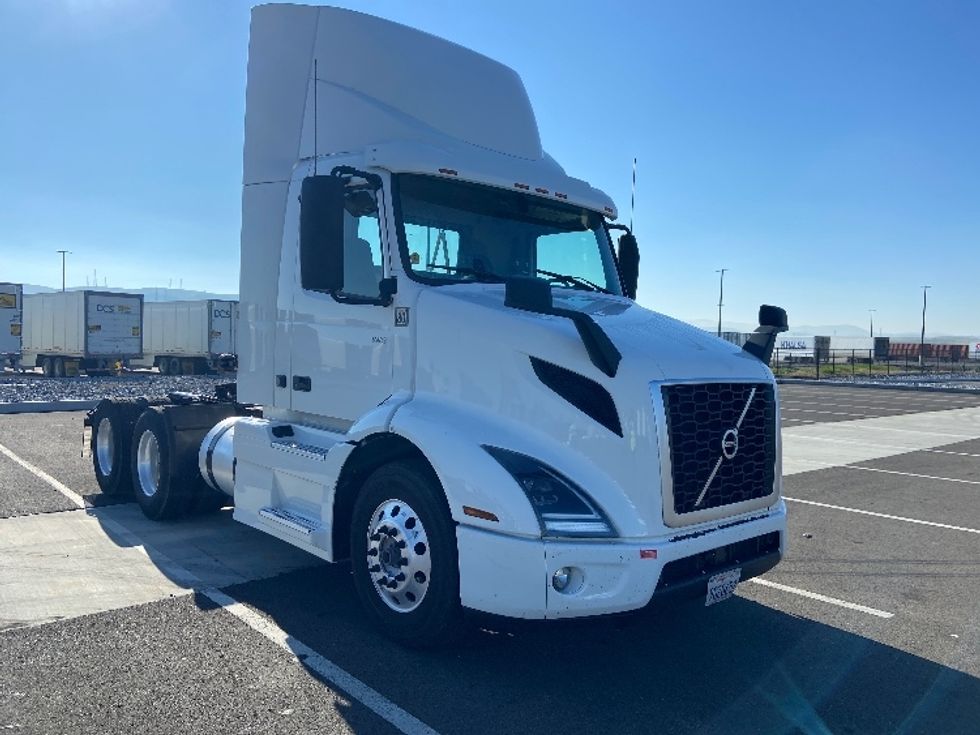 2021 Volvo VNR64300 Day Cab Tractor