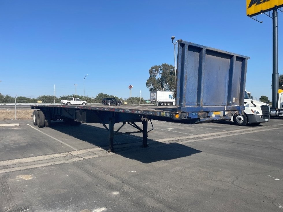 Used Flatbed Trailers for Sale - Penske Used Trucks