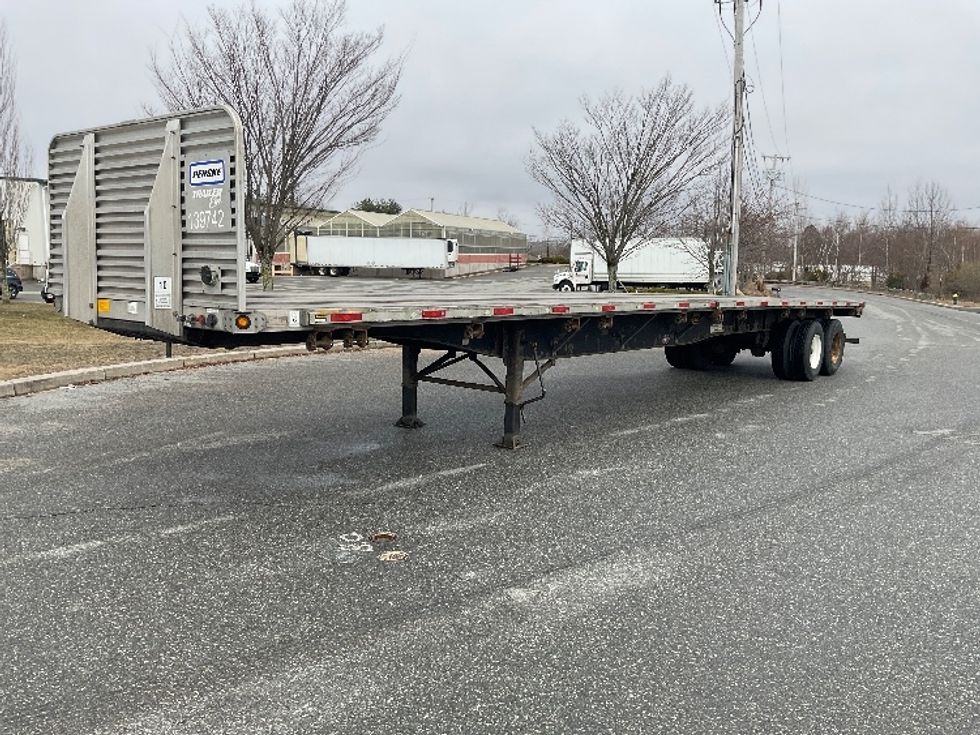 2016 Utility Trailer Flatbed Trailer