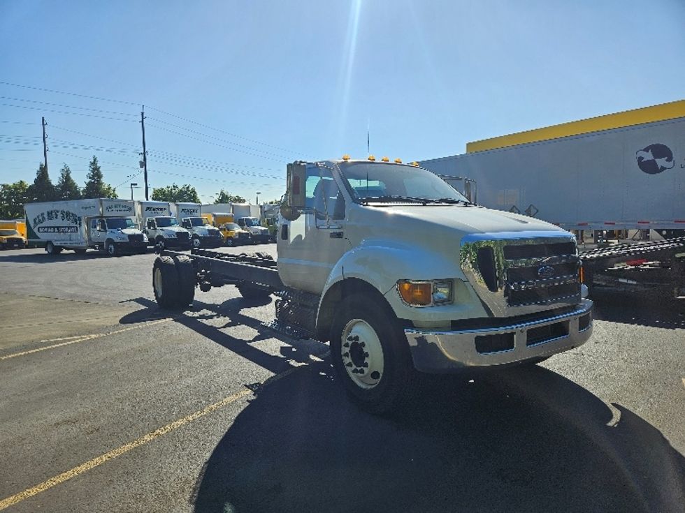 2015 Ford F650 Cab and Chassis Truck
