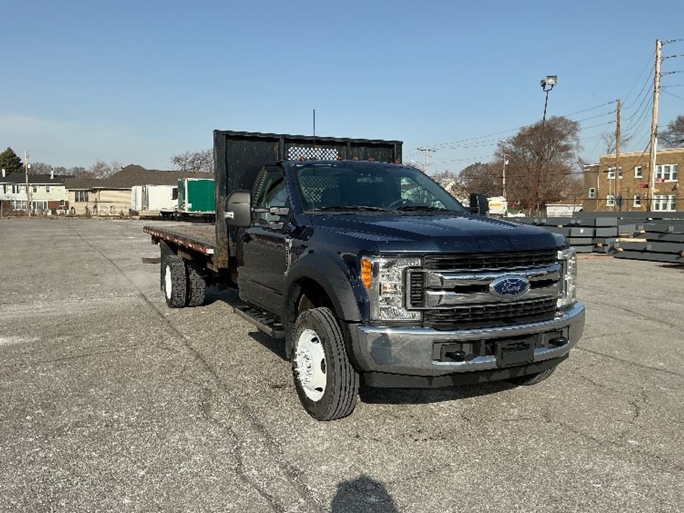 2017 Ford F550 Flatbed Truck