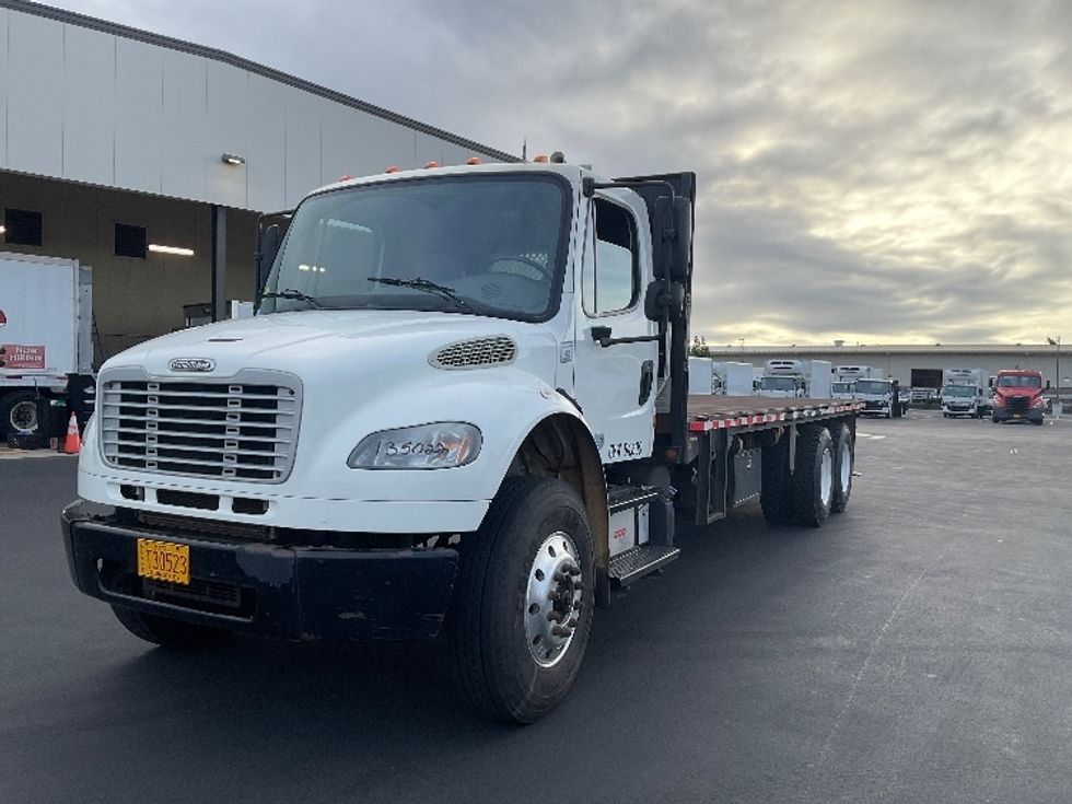 2016 Freightliner M2 Flatbed Truck