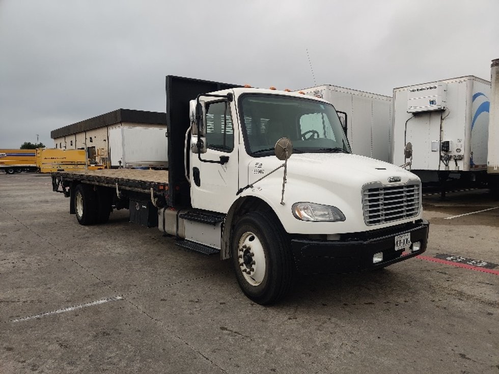Used Freightliner Flatbed Trucks for Sale - Penske Used Trucks