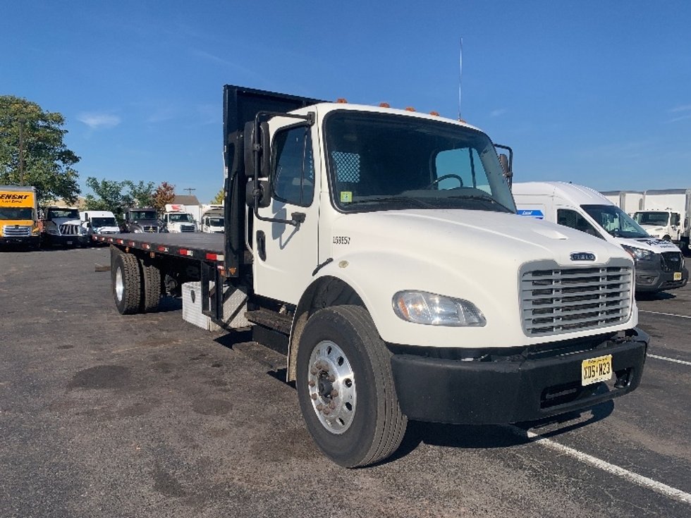 Used Freightliner Flatbed Trucks for Sale - Penske Used Trucks