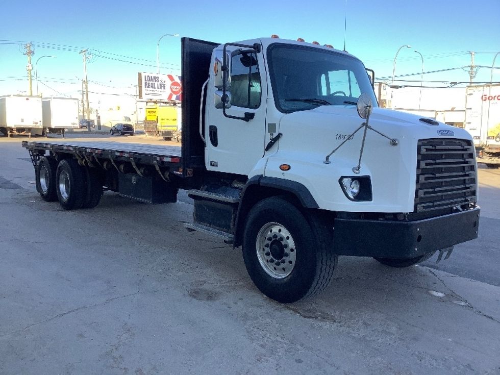 2018 Freightliner 114SD Flatbed Truck