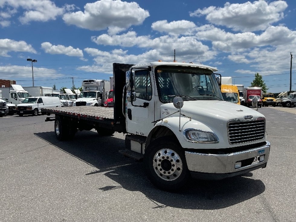 Used Freightliner Flatbed Trucks for Sale - Penske Used Trucks