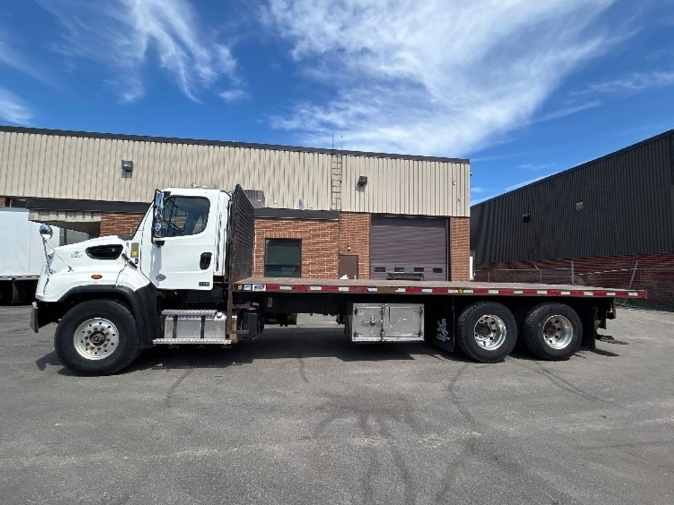 2020 Freightliner 114SD Flatbed Truck