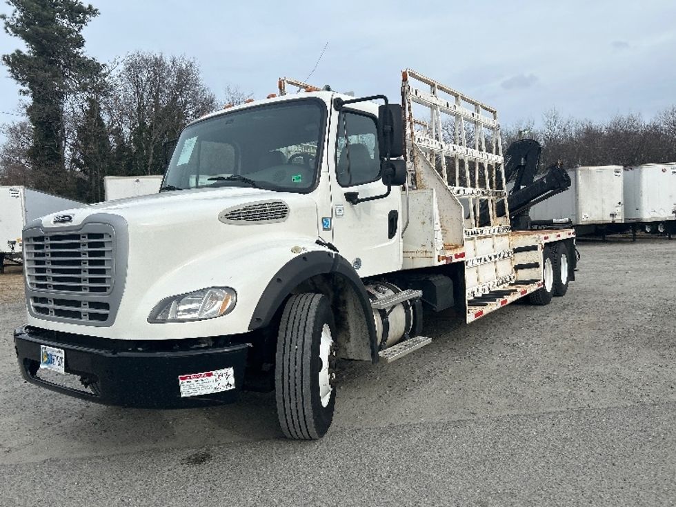 2016 Freightliner M211264S Glass Truck