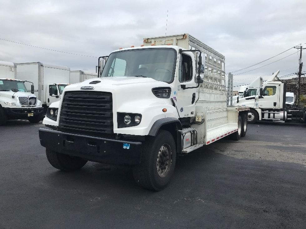 2018 Freightliner 114SD Glass Truck