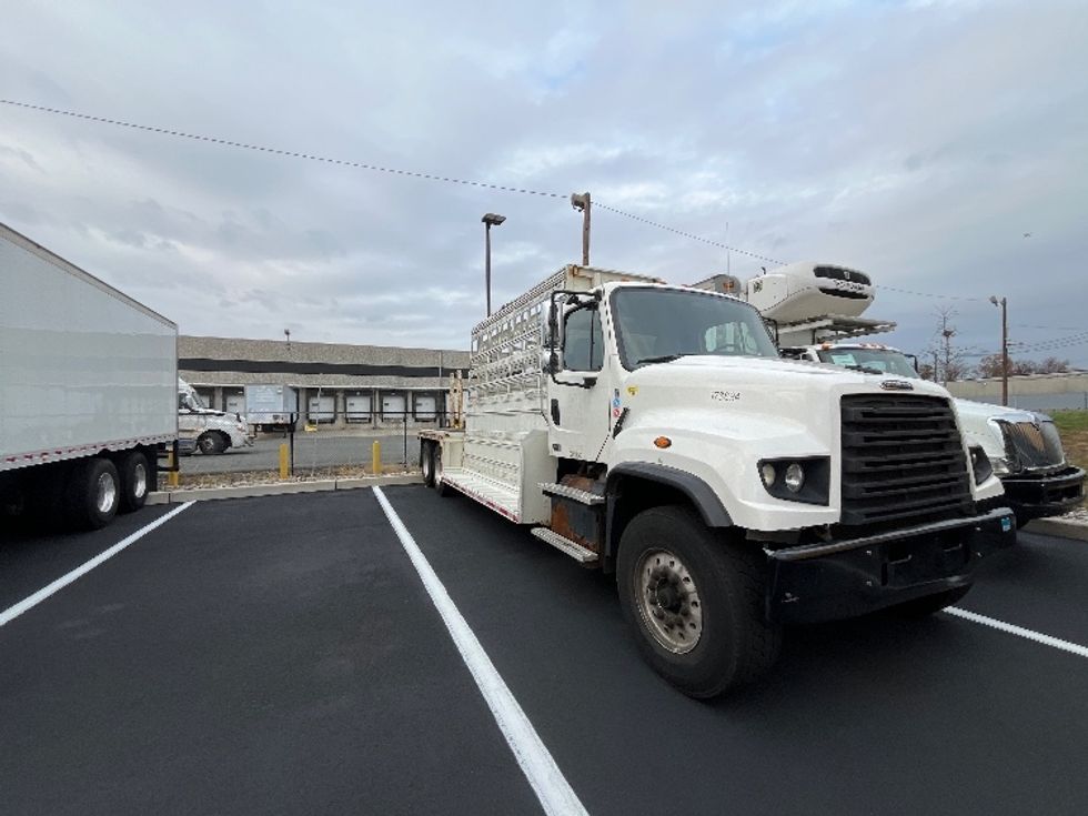 2018 Freightliner 114SD Glass Truck