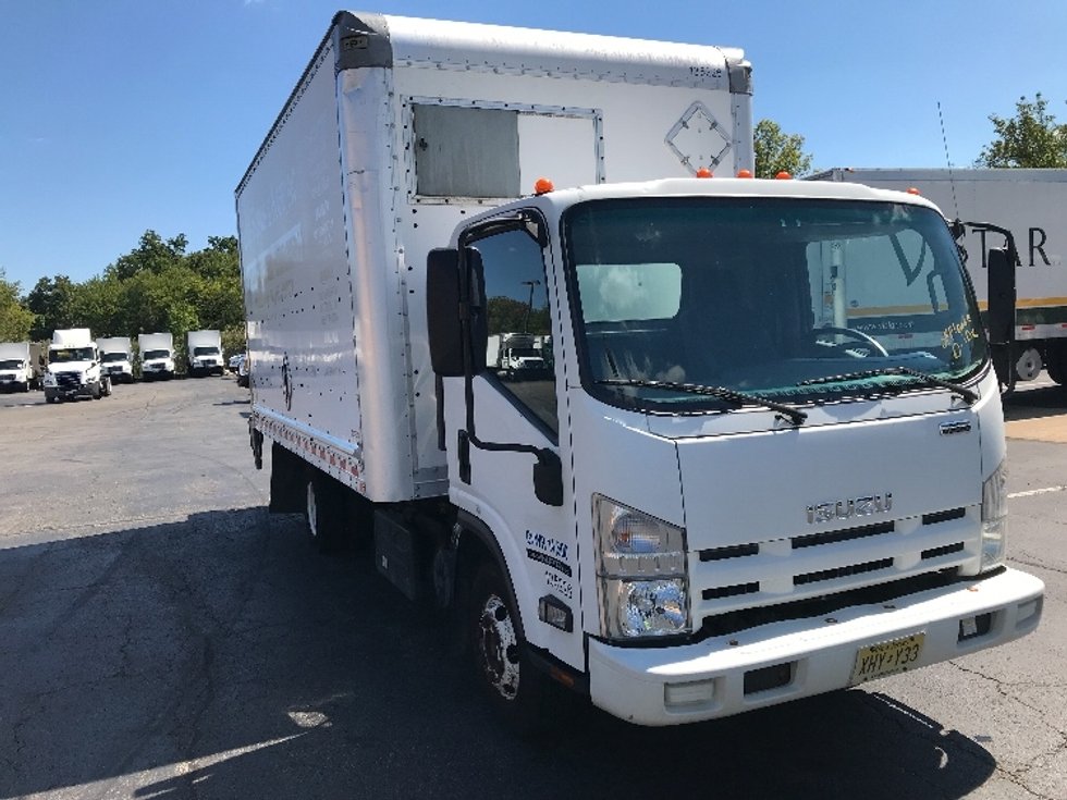 Used Isuzu NPR Light and Medium Duty Trucks for Sale - Penske Used Trucks