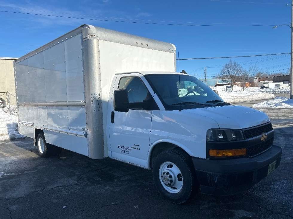 Used Chevrolet Light Duty Box Trucks for Sale - Penske Used Trucks