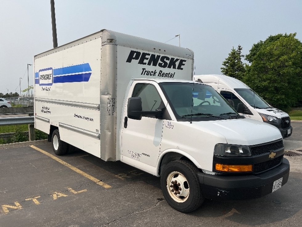 Used Chevrolet Light Duty Box Trucks for Sale - Penske Used Trucks