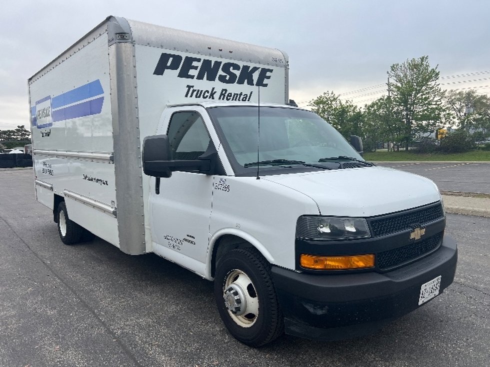 Used Chevrolet Light Duty Box Trucks for Sale - Penske Used Trucks