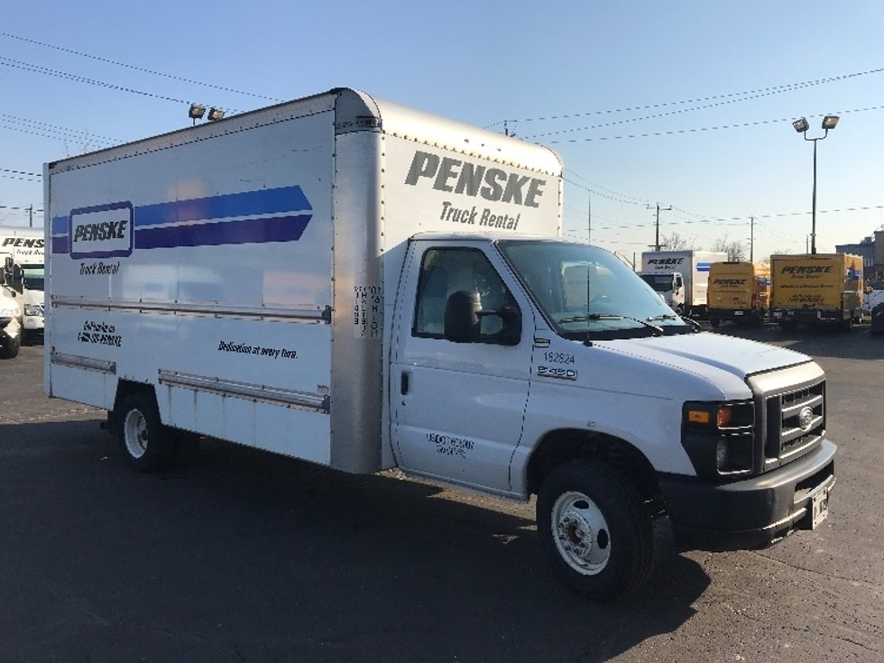 Used E450 Light Duty Box Trucks for Sale - Penske Used Trucks