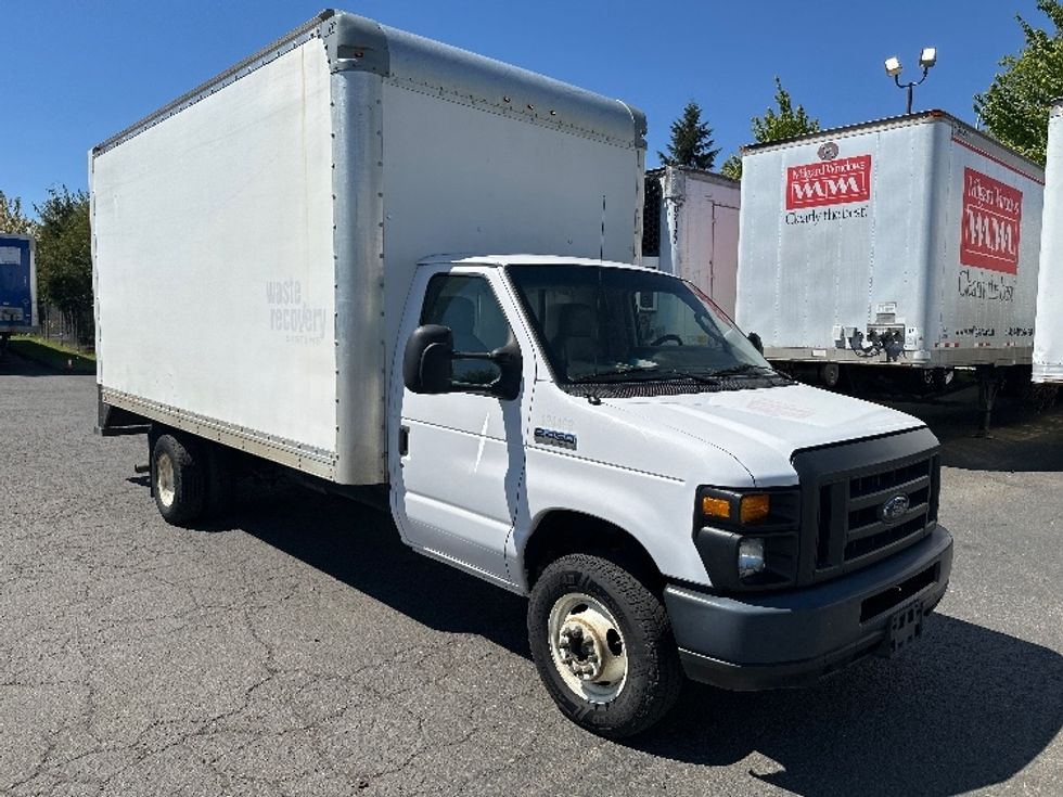 2017 Ford E450 Light Duty Box Truck