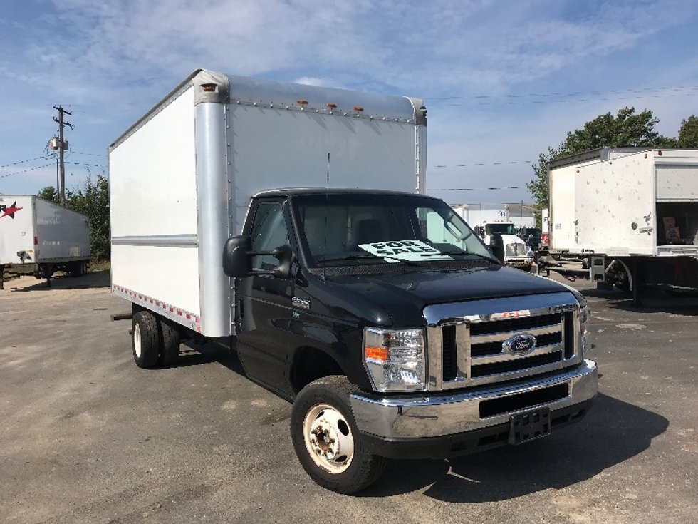 Used E450 Light Duty Box Trucks for Sale - Penske Used Trucks