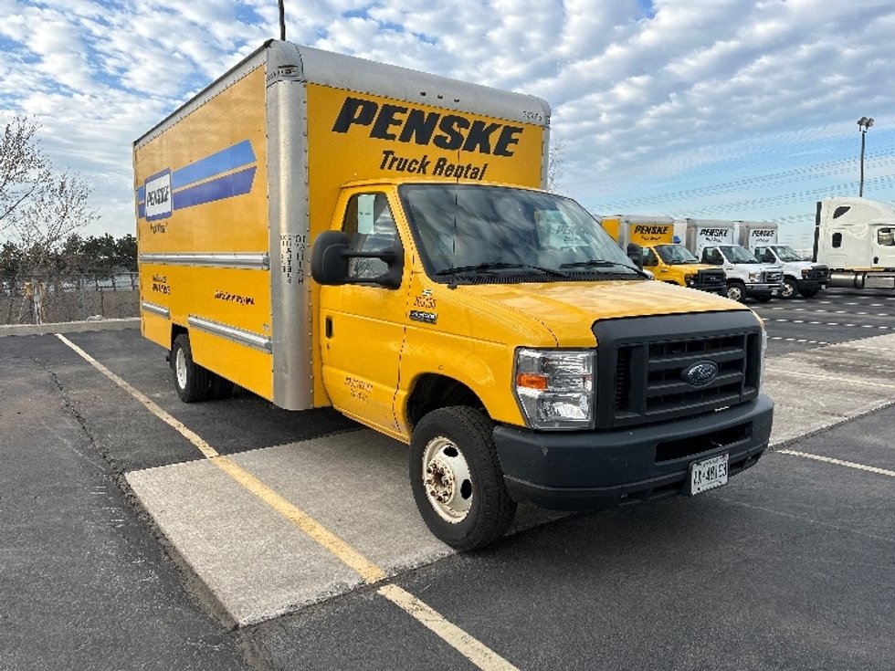 Used E450 Light Duty Box Trucks for Sale - Penske Used Trucks