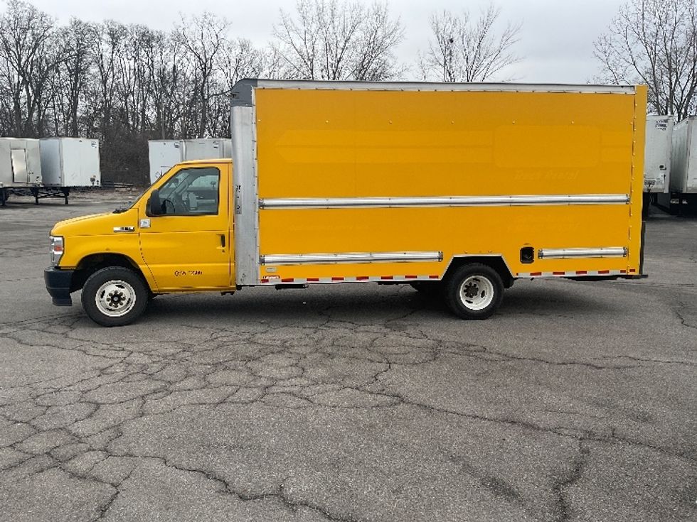 2022 Ford E350 Light Duty Box Truck